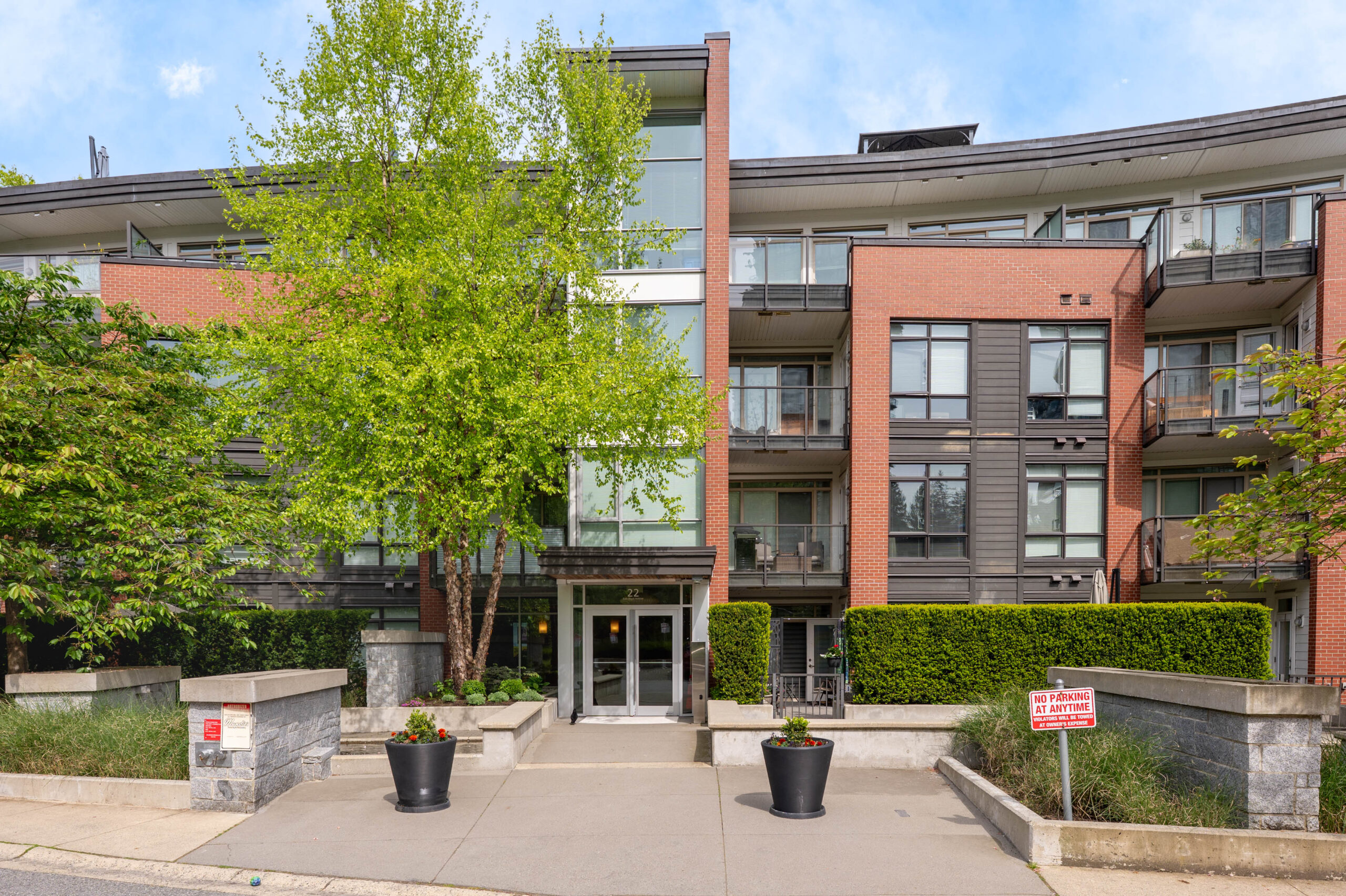 425 22 E.Royal, New West - Active - By The Macnab's Team